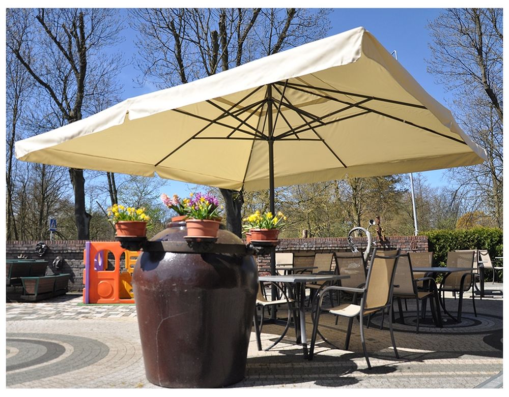 Parasoll fyrkantigt 500x500 cm - Vit/grå - 6495 kr - Hemfint.se